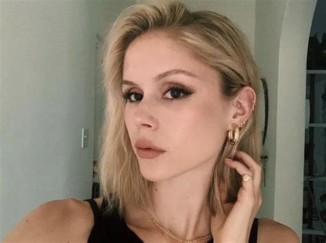 Erin Moriarty Scrolller