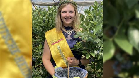 Heidelbeeren Königin Pia Meyer Eröffnet Saison Gabotde