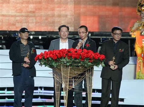 兰晓龙：作品姿态超越却不乏现实的质感军事军事科普好看视频