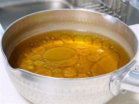 排水溝にそのまま流してない？油が浮いたスープの捨て方に「こうすればよかったのか」 Macaroni