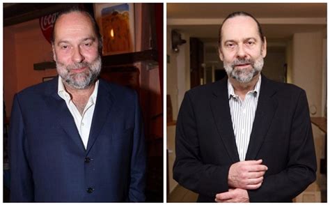 Radek John Vypadá Jako Hipík Na Penzi Co Stojí Za Jeho Proměnou