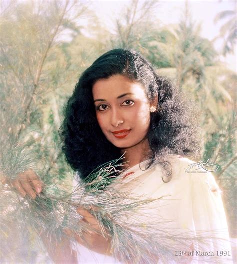 මම ගොස් ඇයගෙන් සමරු අත්සනක් ද ලබා ගත්තා ඇගේ සැමියා ද ඇය සමරුවට