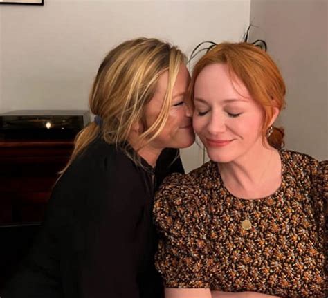 Christina Hendricks 11 18 2022 • Celebmafia