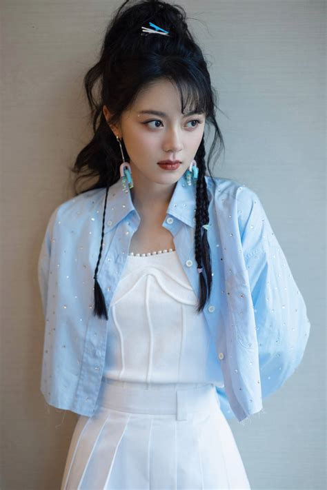 赵今麦扎高马尾少女感十足 穿白色短裙拿捏纯欲风 搜狐大视野 搜狐新闻