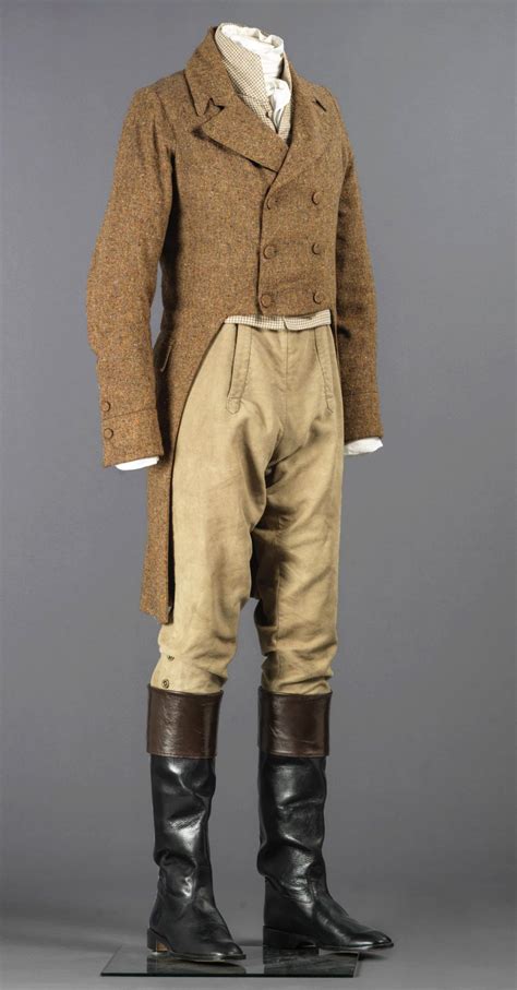 18th Century Fashion A Regal Revival
