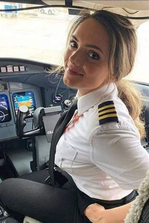 Pin By Rg Images On Awesome Aviation Female Pilot Flight Attendant Fashion Female