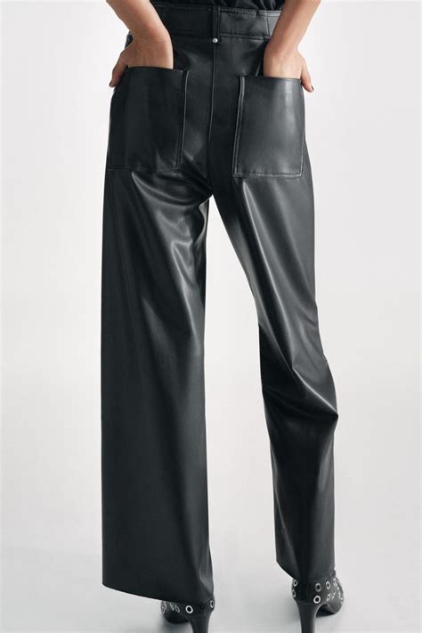 Los Pantalones De Cuero De Zara Para Looks De Navidad Elegantes