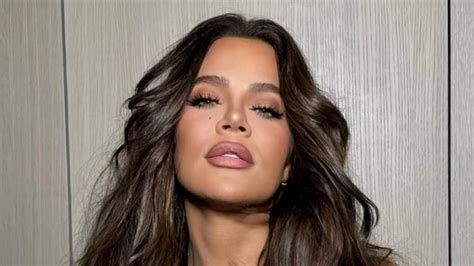 Khloe Kardashian Gives Fans A Glimpse Of Gorgeous Thanksgiving Table As