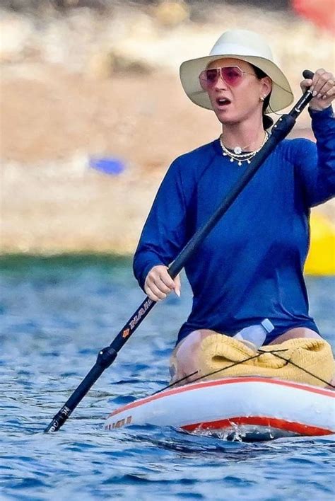 Katy Perry Paddle Boarding On Vacation In St Tropez 07182023 Hawtcelebs