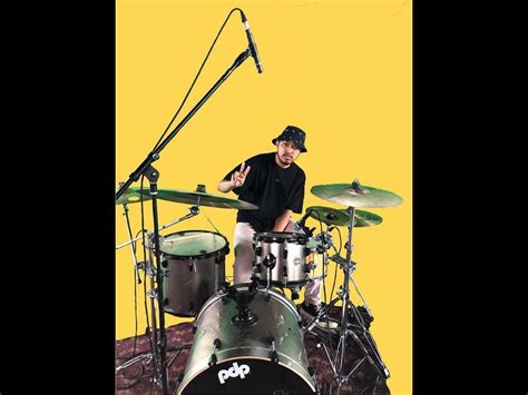 Dibantu Seorang Ustaz Ucapkan Kalimat Syahadat Dery Ariska Indonesian Idol Mualaf Id