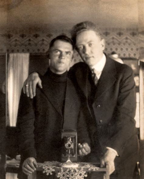 32 Fascinating Vintage Selfies You Probably Have Never Seen Click
