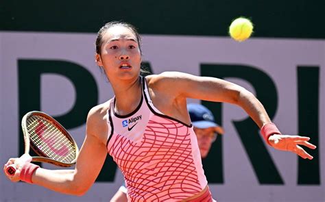 组图：法网郑钦文1 2普汀塞娃止步次轮 潇洒发球 搜狐大视野 搜狐新闻