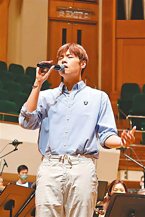 放學即趕往音樂會綵排露疲態 炎明熹稱開學心情興奮睡不好 香港文匯報