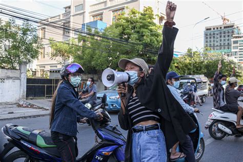 Dvb မန္တလေးအခြေစိုက် တကသသပိတ်စစ်ကြောင်း စစ်အာဏာရှင်ကို ဆန့်ကျင်ဆန္ဒပြ
