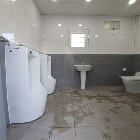 바스크린 공중화장실기구설치 소변기설치 변기설치 도기설치 바닥타일공사 욕실공사 Facebook