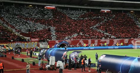 Navijač Pao Sa Tribina Na Utakmici Crvena Zvezda Lajpcig Telegrafrs