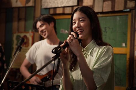 Review Film Omg Oh My Girl Kisah Cinta Yang Bikin Baper