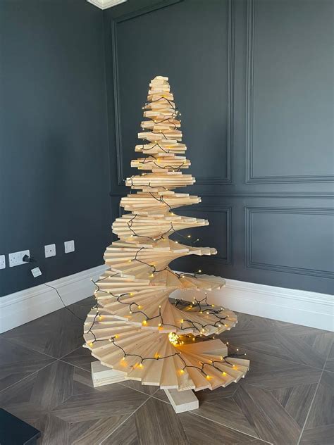 How To Build A Spiral Mega Tree At Abbey Battye Blog