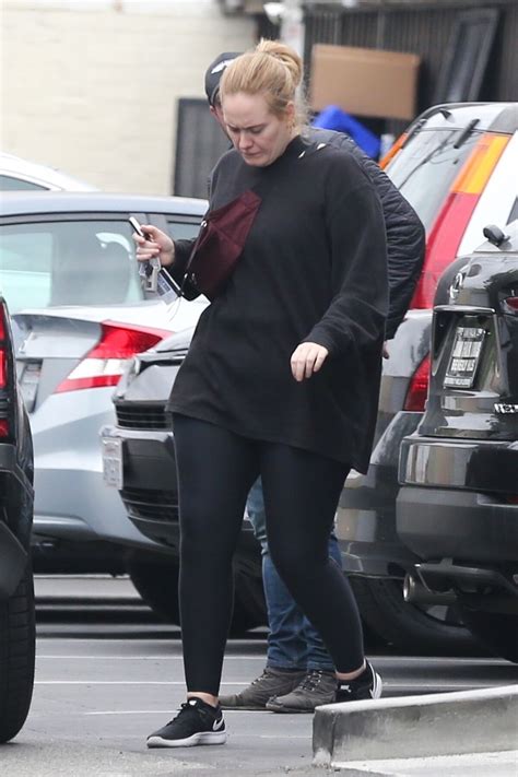 Photo Exclusif Adele Est Allée Faire Du Shopping Avec Ses