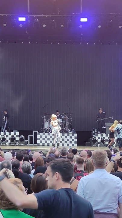 ️ ️ ️ Short Shorts Gwenstefani Music Hits Uk Youtube