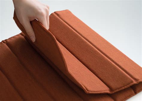 Note Design Creates Office Divider For People Working On The Go