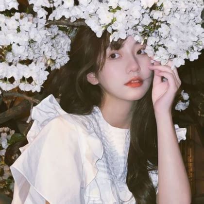 头像小众独特简约女生高清图片 女生头像图片 图很美