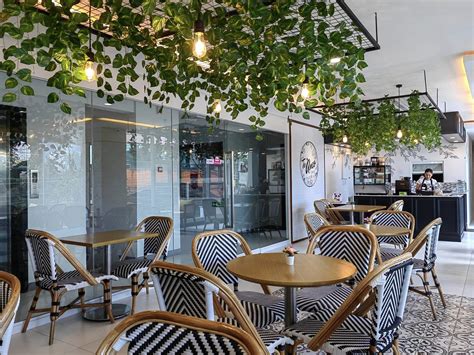 Assi Shin Assi Shin Mart Korean Convenience Store