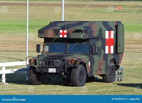 High Mobility Multipurpose Wheeled Armored Military Vehicle Hmmwv