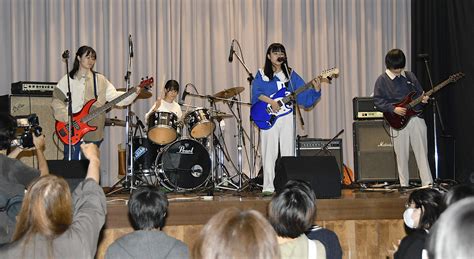 高知県室戸市でフェス！？高校生バンド熱演、地元生徒発案で大盛況 6バンドに200人歓声 高知新聞