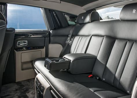 Riyadh Chauffeured Rolls Royce Vip Luxury Sedan Car Rental Hire With A