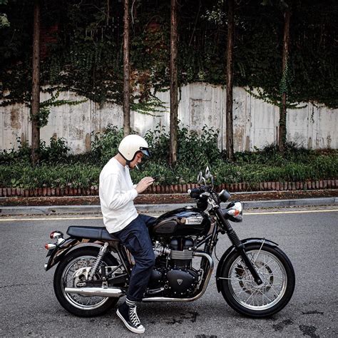 Back To The 60s “blue And Chrome” Triumph Street Twin Artofit