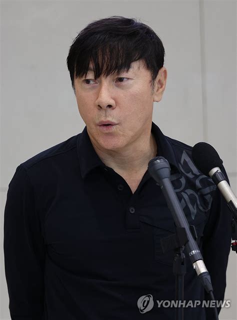 기자회견 하는 신태용 감독 연합뉴스