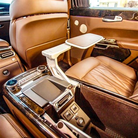 اوروس سنات؛ خودرویی که پوتین هم سوار آن می شود تولید داخل اما با ردپای رولز رویس و پورشه عکس