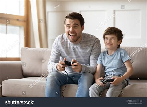 1271 Imágenes De Gamer Dad Imágenes Fotos Y Vectores De Stock