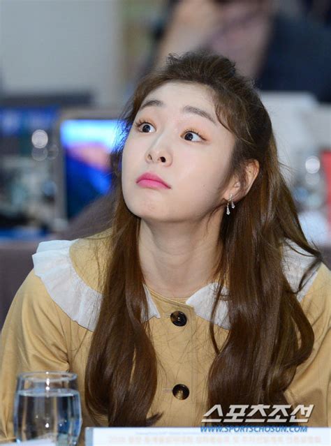 김연아는 피부가 진짜 신기할 정도로 깨끗하네요 Mlbpark