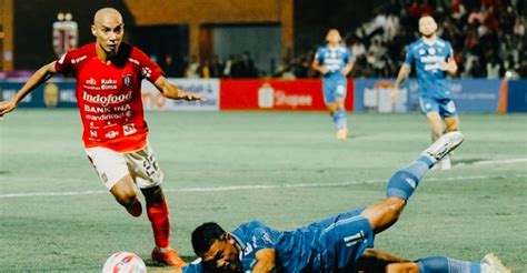 Perebutan Juara 3 Bali United Parkir Nova Setiawan