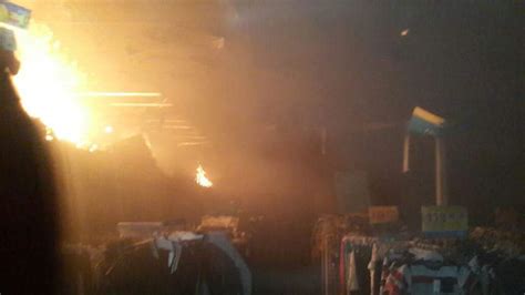 Moçambique Terra Queimada Incêndio Na Loja Pep De Chimoio Agora 21 20