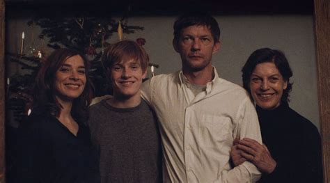 Dark Guía De Personajes Los 40 Puebla