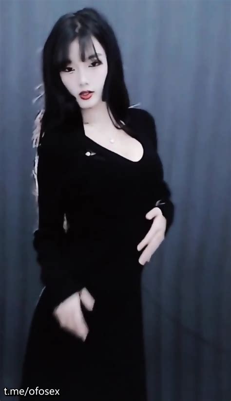 万元定制网易cc身材纤细天然巨乳女神【梦甜】 04 Eporner