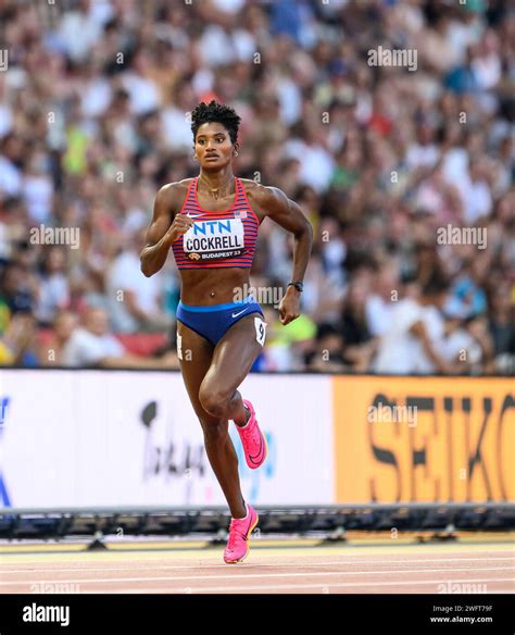 Anna Cockrell Participating In The 400 Meters Hurdles At The World