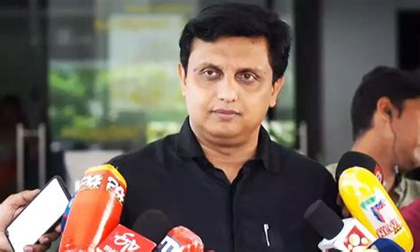 കെ എസ് ആര്‍ ടി സി ബസിന്‍റെ ചില്ല് തകർത്ത കേസിൽ മന്ത്രി റിയാസിന് ജാമ്യം Minister Muhammed Riyas