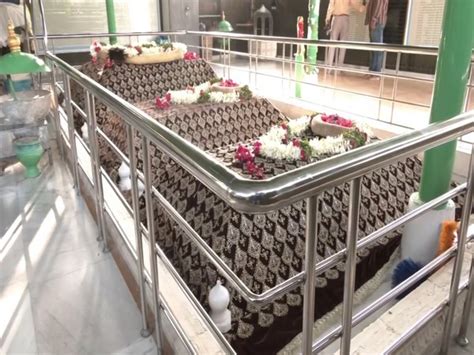 Hazrat Rafiuddin Shah Quadri Dargah Place Of Communal Harmony