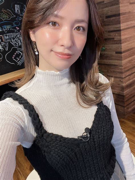 今日は朝から収録でした🐰 色々お勉強になった1日でした💡 22時からファンクラブで配信するのでお暇な方はみてねーん😚 Xbglxb34ls 戸田れい Todarei