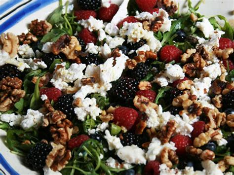 Sommarsallad Med Färska Bär Kö