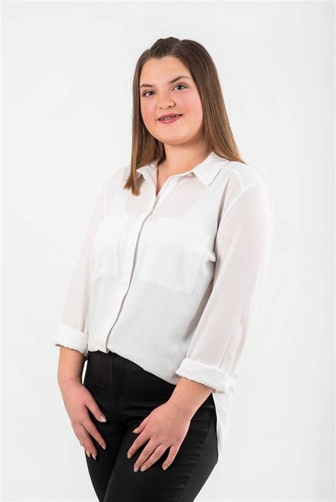 Nika Gradišek Najstništvo Skozi Oči Samozavesti Domžalecsi