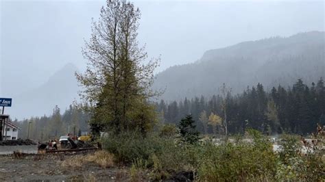 Road Crews Ready As Snowfall Begins At Cascade Passes In Western Washington
