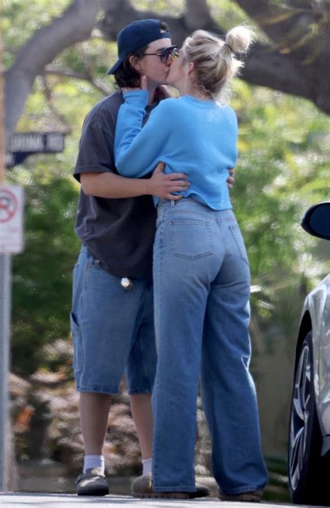 Pitch Perfect Star Anna Camp Makes Out With New Girlfriend Jade Whipkey