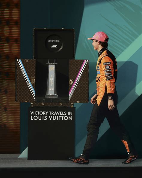 Trophy Trunk Louis Vuitton Apresenta Baú Que Carrega Taça Da Fórmula 1 Harpers Bazaar Moda
