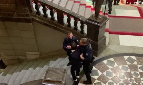 Skandal Im Bundeshaus Michael Graber Und Thomas Aeschi Wird Zugang Zum Parlamentsgebäude