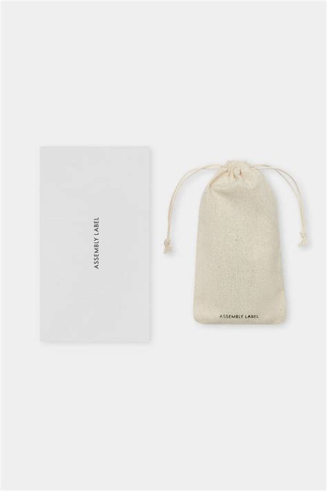 Angular D Frame Black Assembly Label